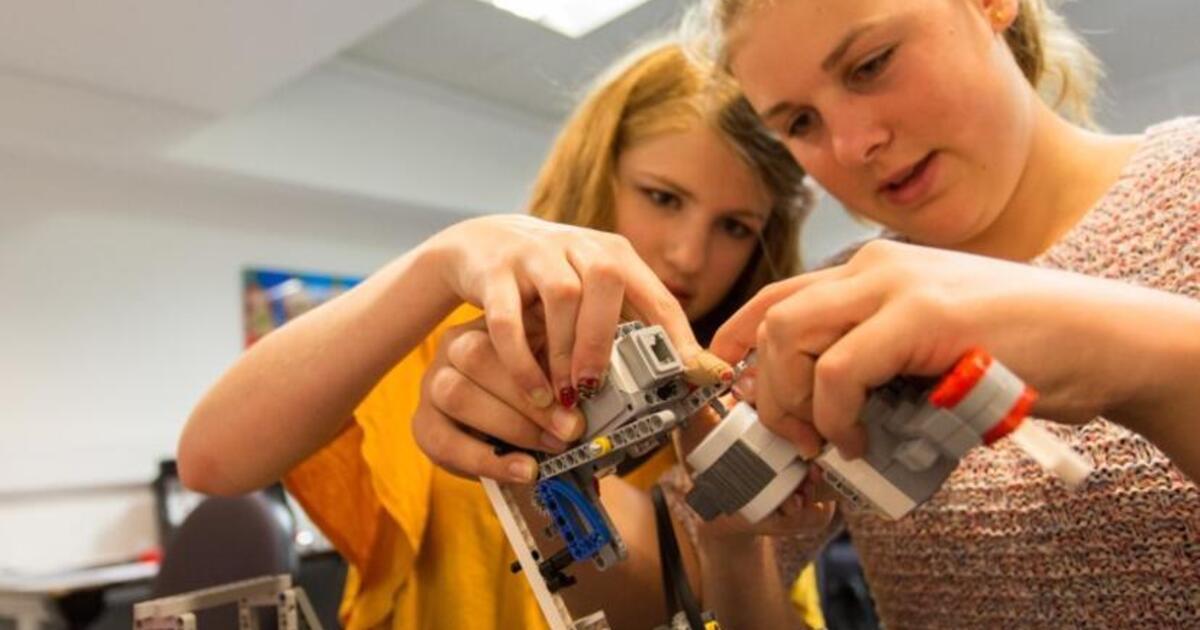 Holiday workshops: LEGO robotic explorers (ages 9–11) | Royal Institution